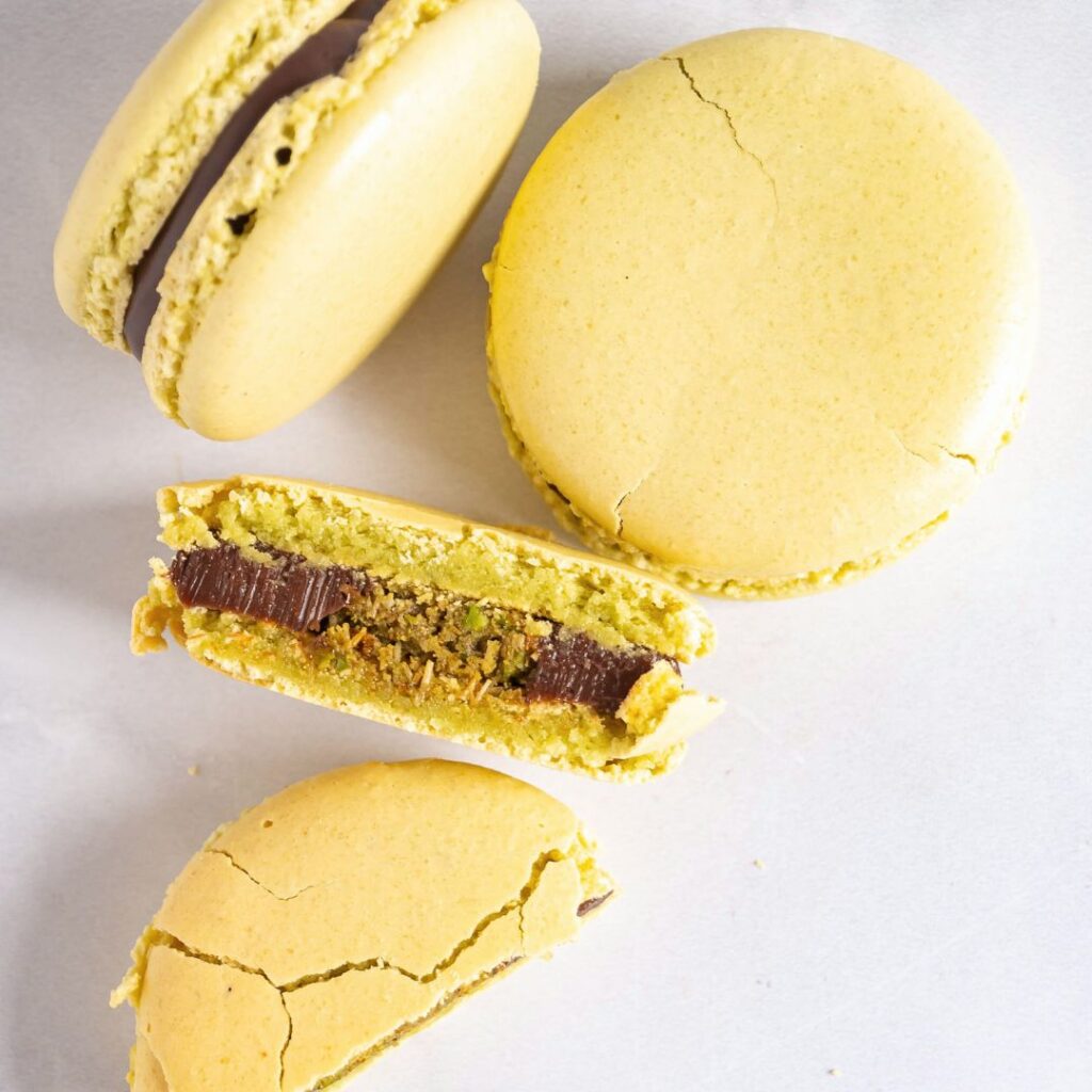 Macarons cu Fistic si Ciocolata - Pastry Workshop
